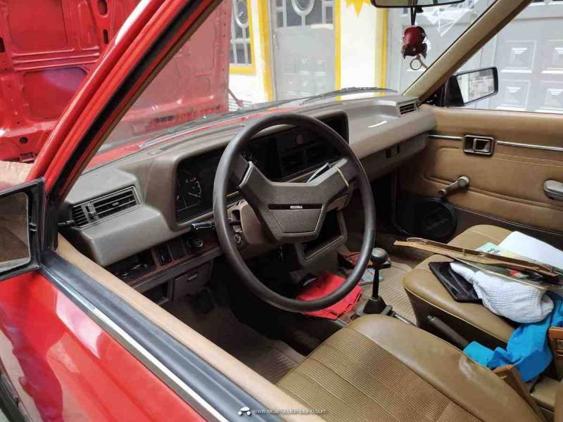 Este es uno de los Mazda 323 más antiguos de Colombia, modelo 1981
