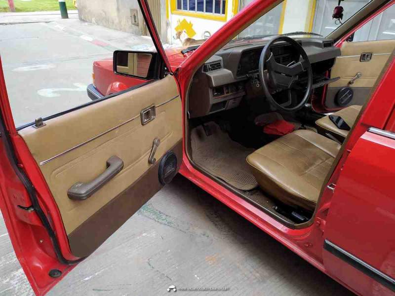 Este es uno de los Mazda 323 más antiguos de Colombia, modelo 1981