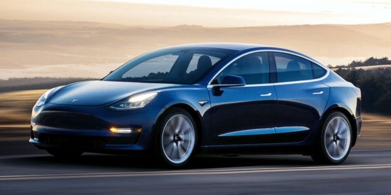 Así es el Tesla Model 3, el carro eléctrico con casi 500 kms de autonomía