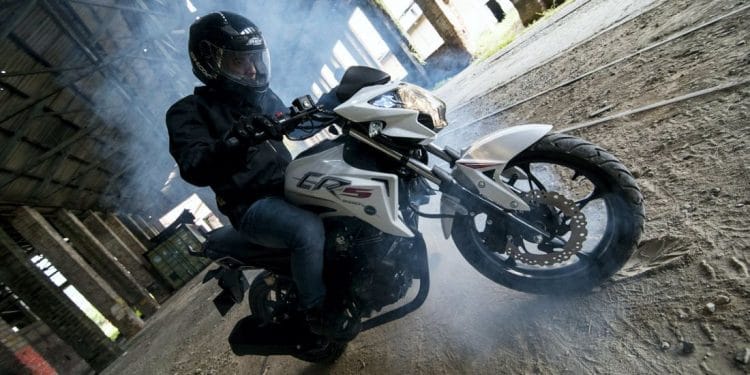 AKT CR5 200: Características y precio en Colombia