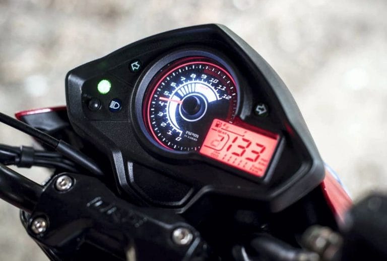 AKT CR5 200: Características y precio en Colombia