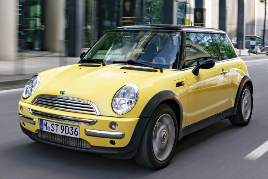 MINI cumple 20 años en el segmento premium de los coches pequeños