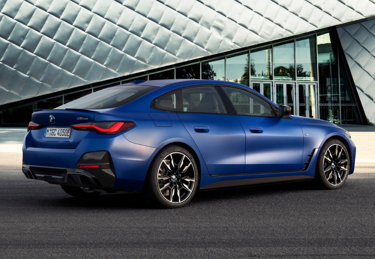 BMW i4: el sedán eléctrico sale al ruedo con todo y versión deportiva M