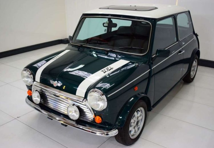 Un Mini Cooper clásico sigue sin estrenar después de 30 años