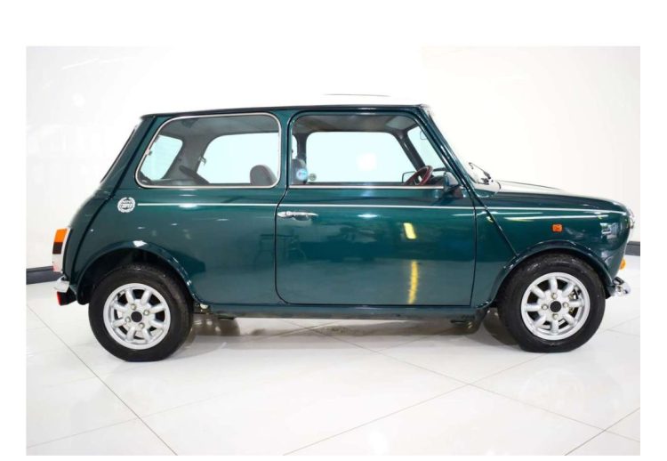 Un Mini Cooper clásico sigue sin estrenar después de 30 años