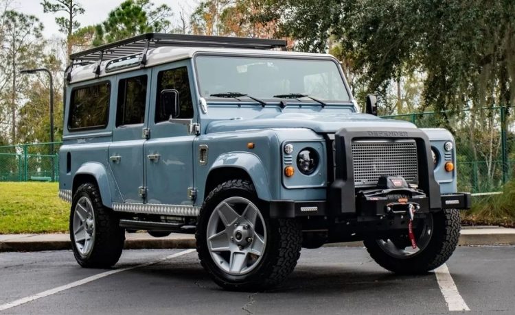 Land Rover Defender clásico ahora es eléctrico con motor de Tesla
