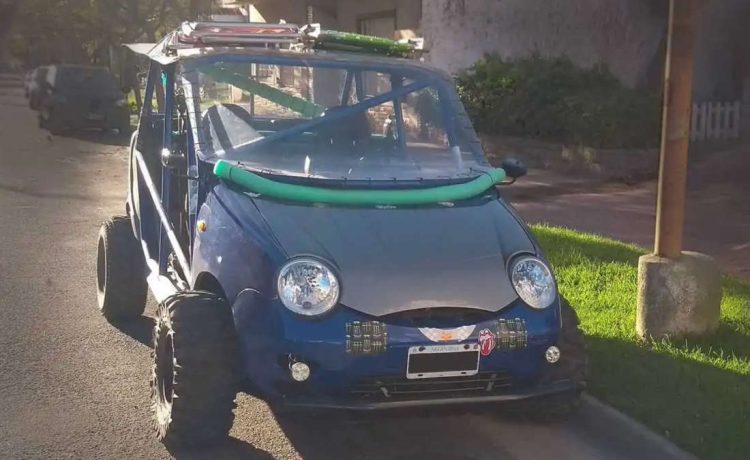 Este Chery QQ le apostó a ser un buggy: a simple vista, lo consiguió
