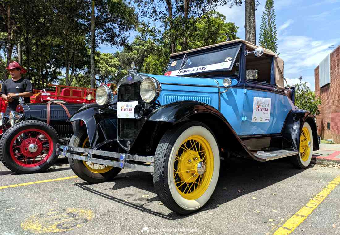FOTOS: Carros Clásicos y Antigüos rodaron en "Feria Bonita" de Bucaramanga