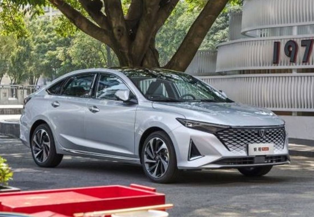 Changan Raeton Plus es la evolución de un 'viejo' sedán, a uno de más nivel
