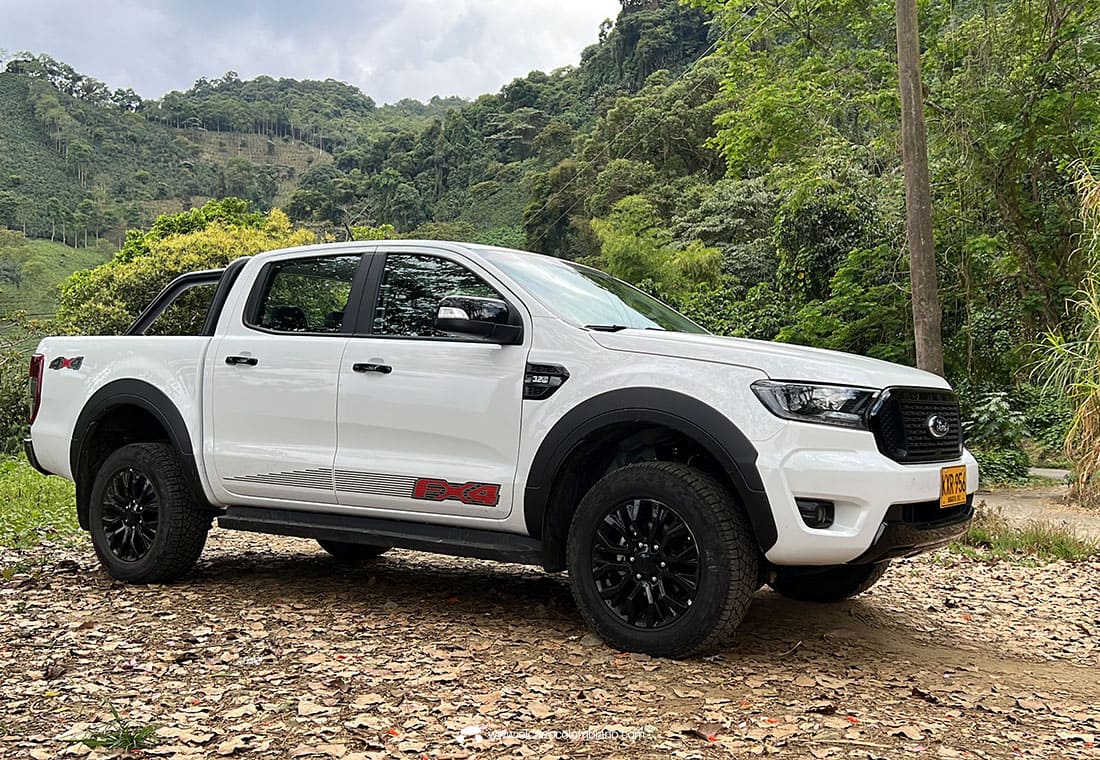Ford Ranger FX4 ¿solo pinta 'off-road'?: lo averigüamos (+VIDEO)