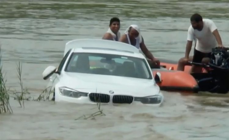 Le regalaron un BMW de cumpleaños y lo lanzó al río porque no era lo ...