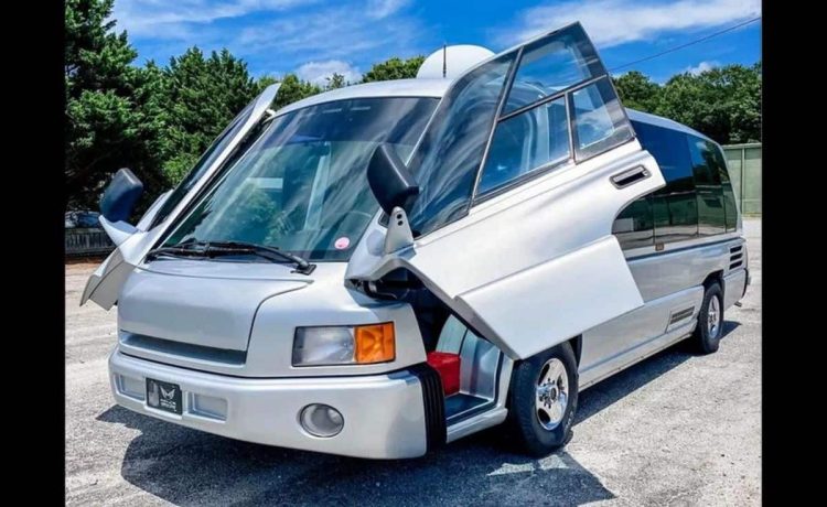 Este bus con estilo futurista y sensación de un Ferrari, está en busca ...