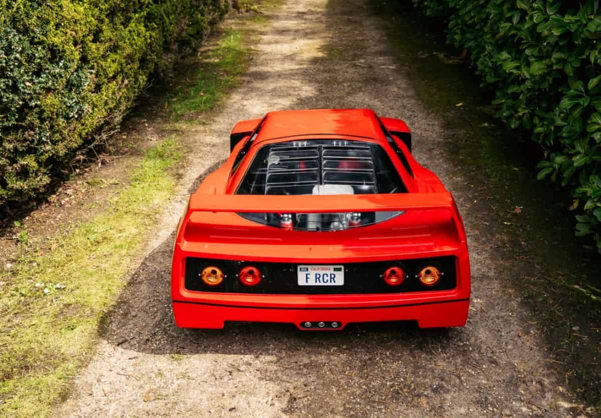 El venerado Ferrari F40 ahora es un modelo a escala que se puede conducir