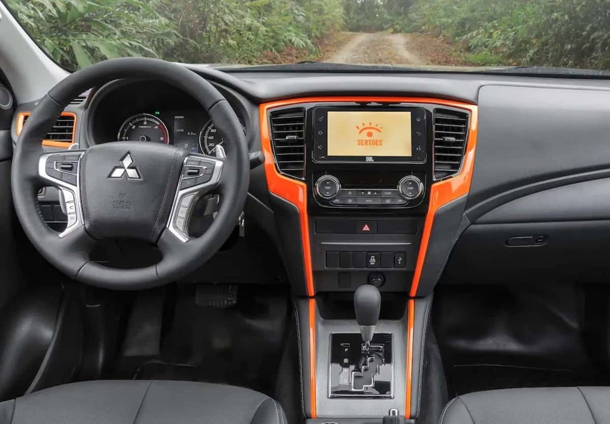 La anterior Mitsubishi L200 presentó su cara más aventurera en una ...