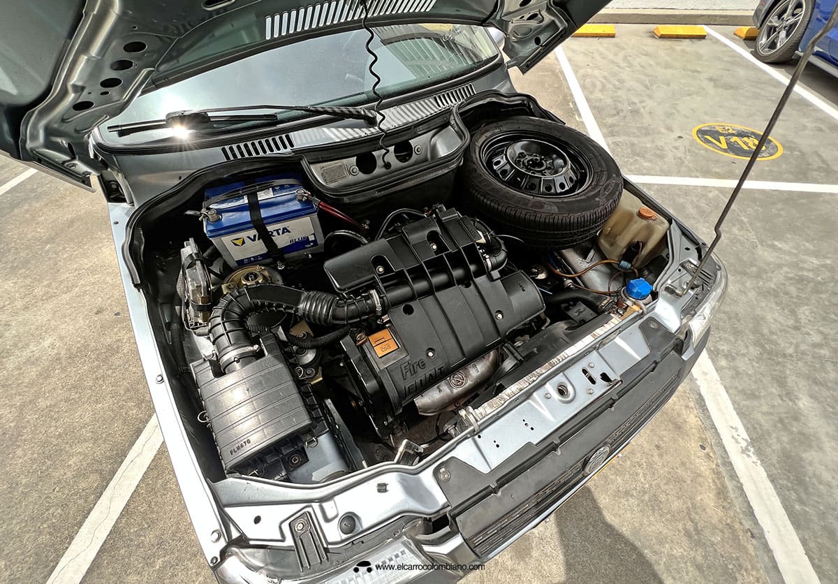 ¿Podrá un Fiat Uno Fire ganarle a un Ford Mustang GT? Véalo usted mismo ...