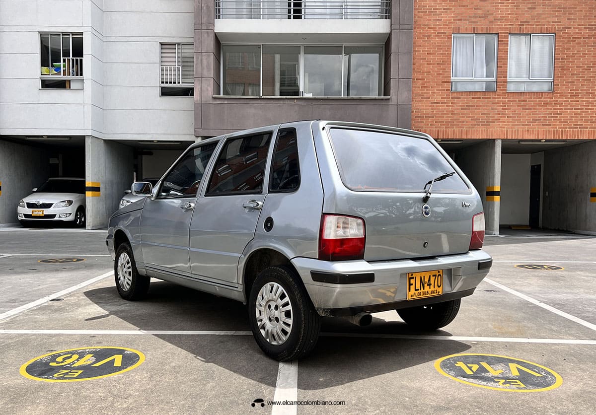 ¿Podrá un Fiat Uno Fire ganarle a un Ford Mustang GT? Véalo usted mismo ...