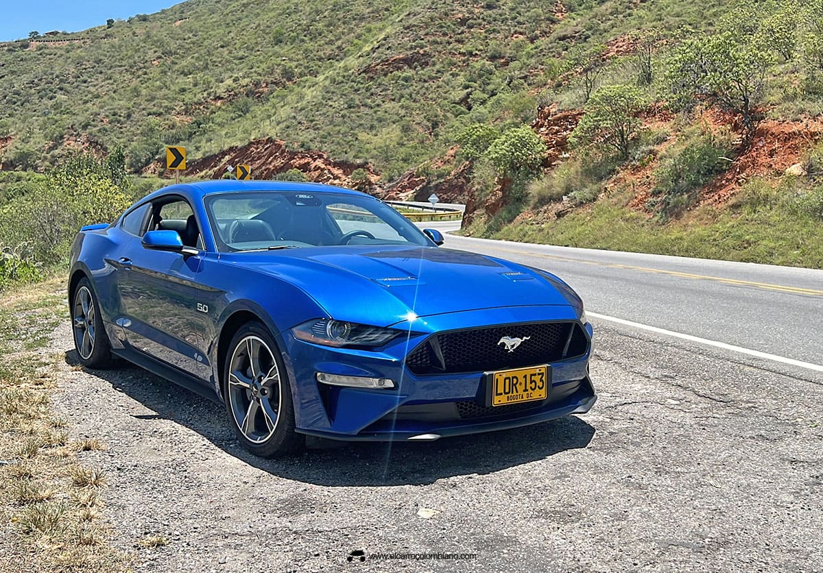 ¿Podrá un Fiat Uno Fire ganarle a un Ford Mustang GT? Véalo usted mismo ...