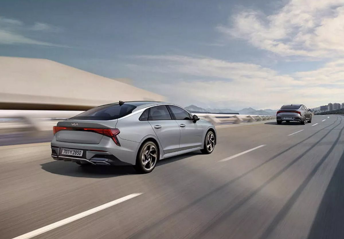 Kia K5 2025 se estrena con un estilo más elegante y tecnología de punta