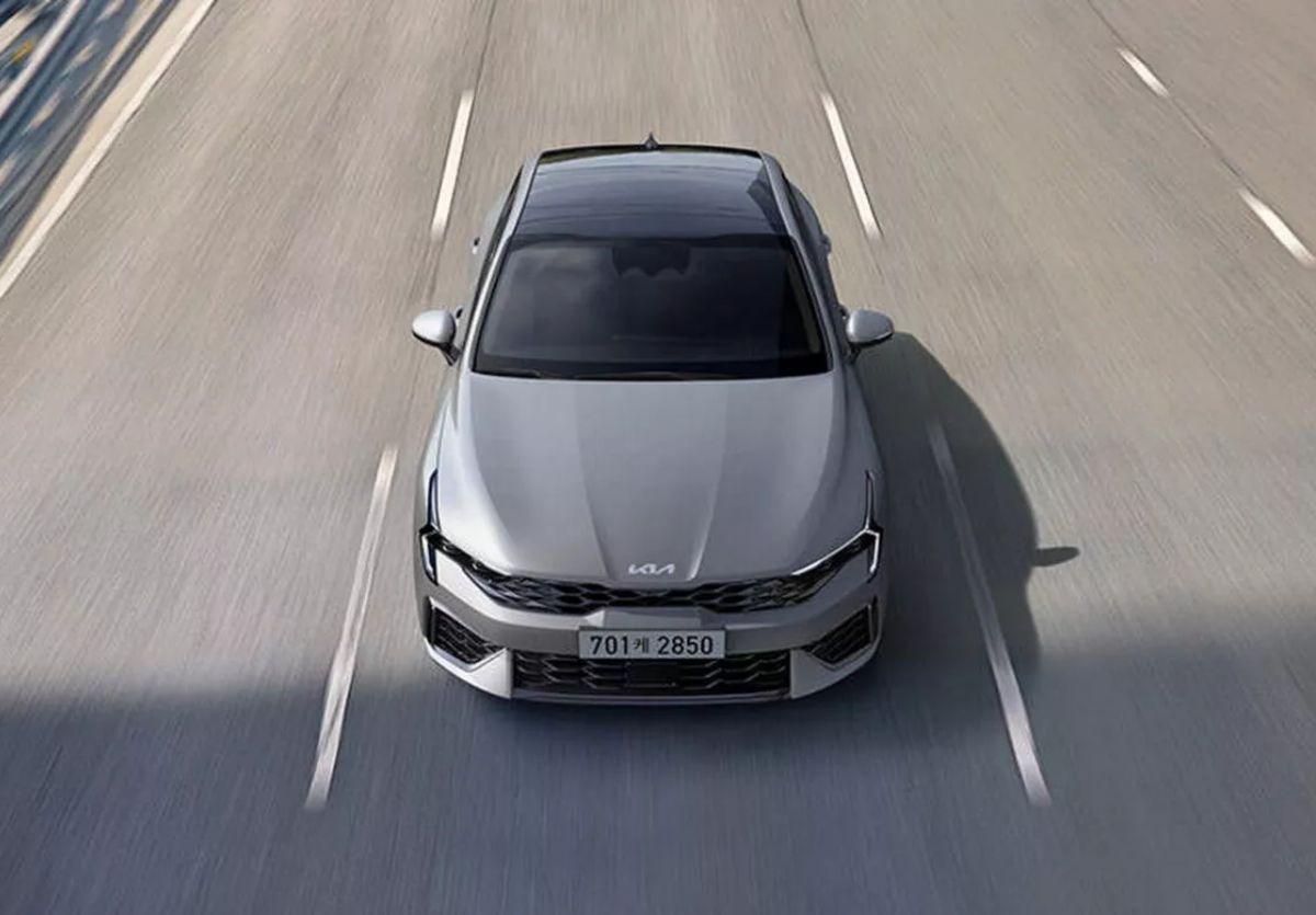 Kia K5 2025 se estrena con un estilo más elegante y tecnología de punta