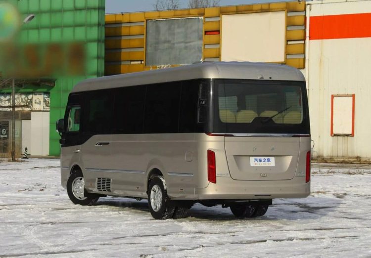 FAW presentó un bus para que 23 personas viajen como en primera clase