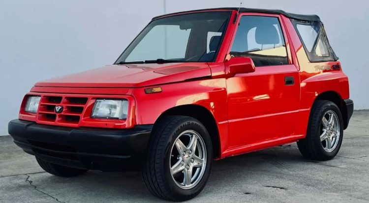 Esta Suzuki Vitara se ve normal, pero esconde un poderoso secreto bajo ...
