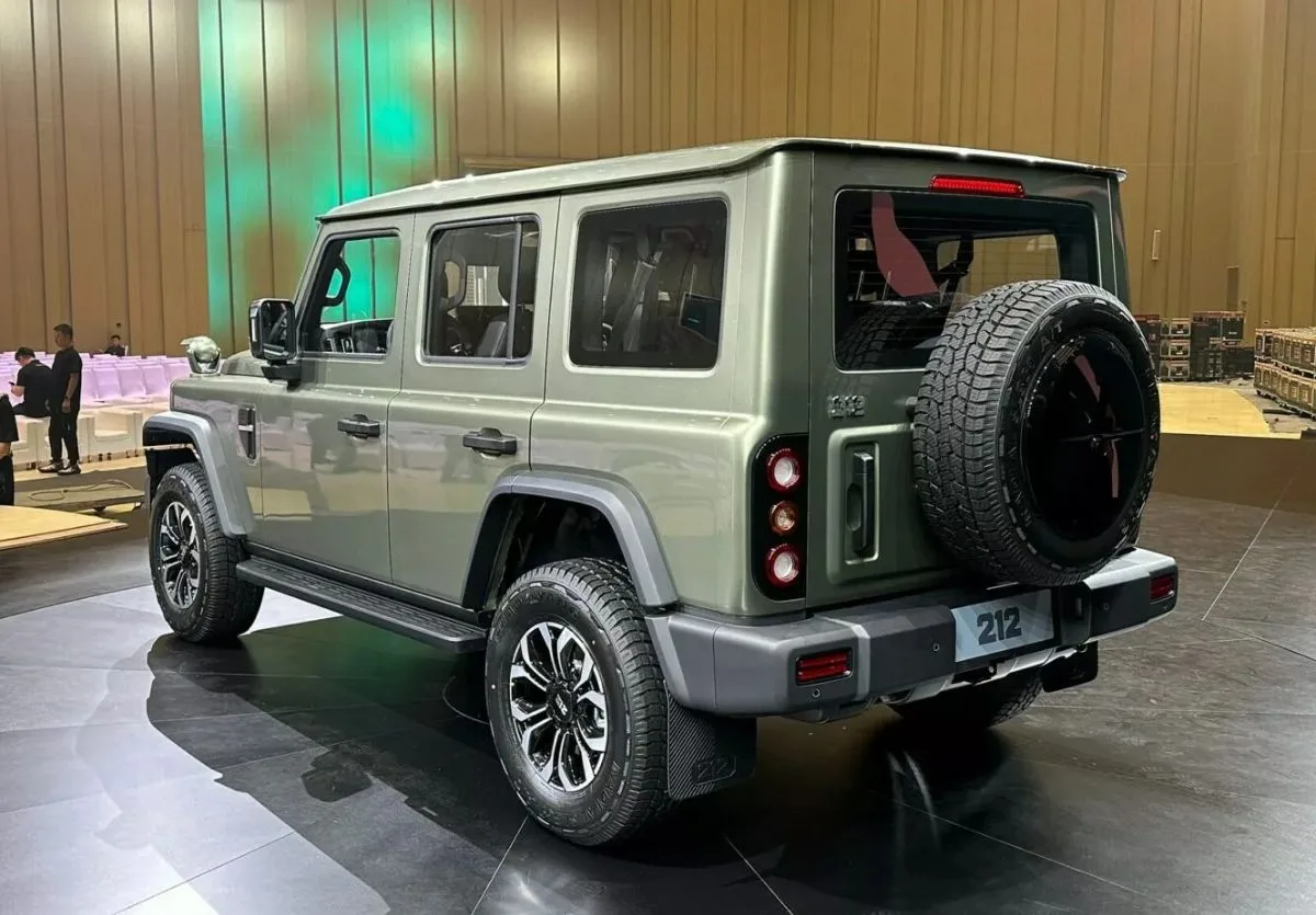 BAW 212 es un campero chino parecido a Jeep, Defender y Clase G, y no es eléctrico