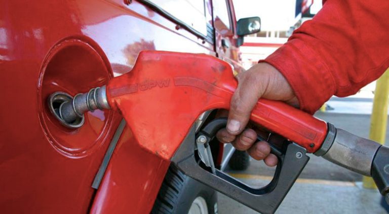 Precio de la gasolina en Colombia bajará en 2026, anunció el presidente ...