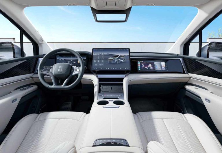 BYD trajo su nueva minivan híbrida a América Latina: este es el primer ...