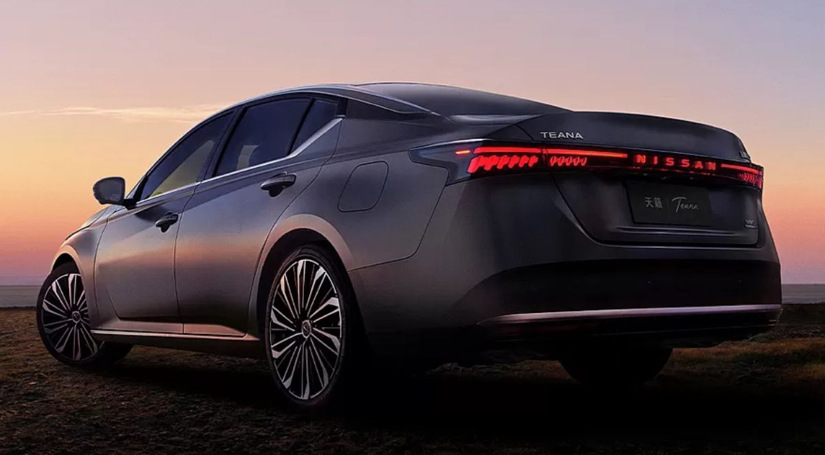 Nissan Teana Plus, un sedán familiar que resucita apostando por la gasolina