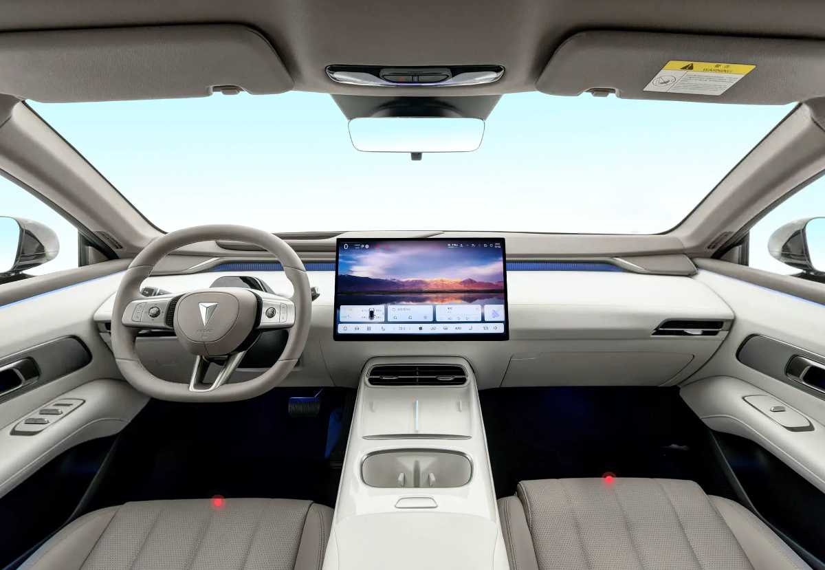 Deepal L06: debutó el avanzado sedán que quiere enfrentar a los Corolla y Model 3